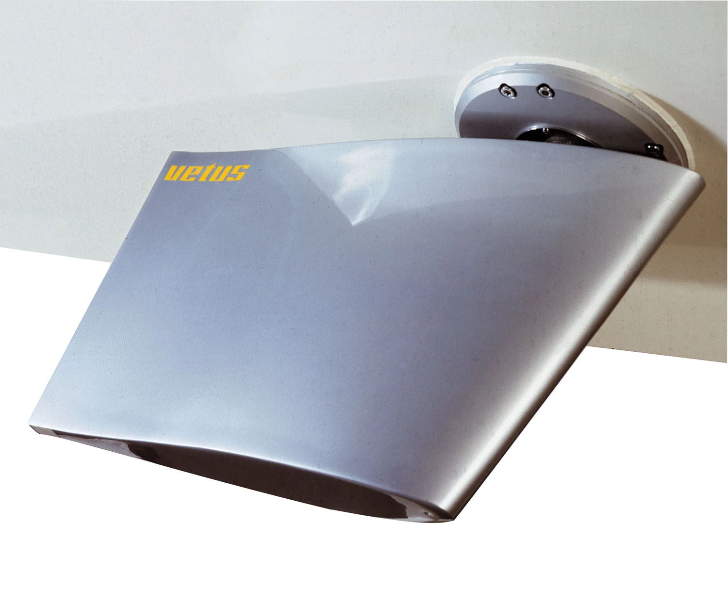 Hydraulic fin stabilizers | VETUS marine stabilizers for boats